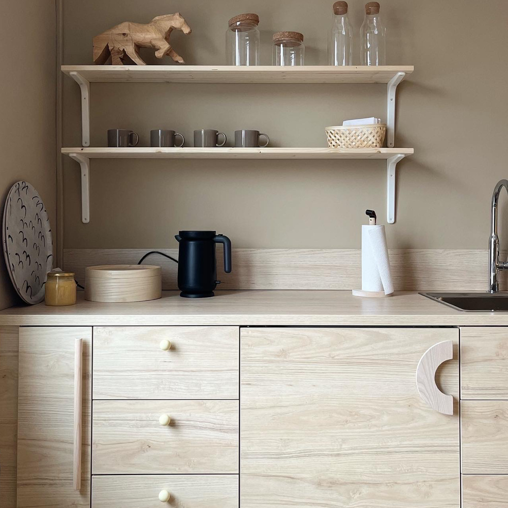 Felix 400 Walnut finish - Handle in ash wood