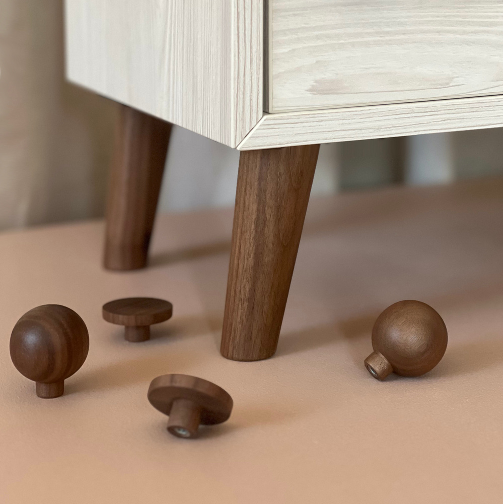 Bill 40Ø Genuine Walnut - Knob in ash wood