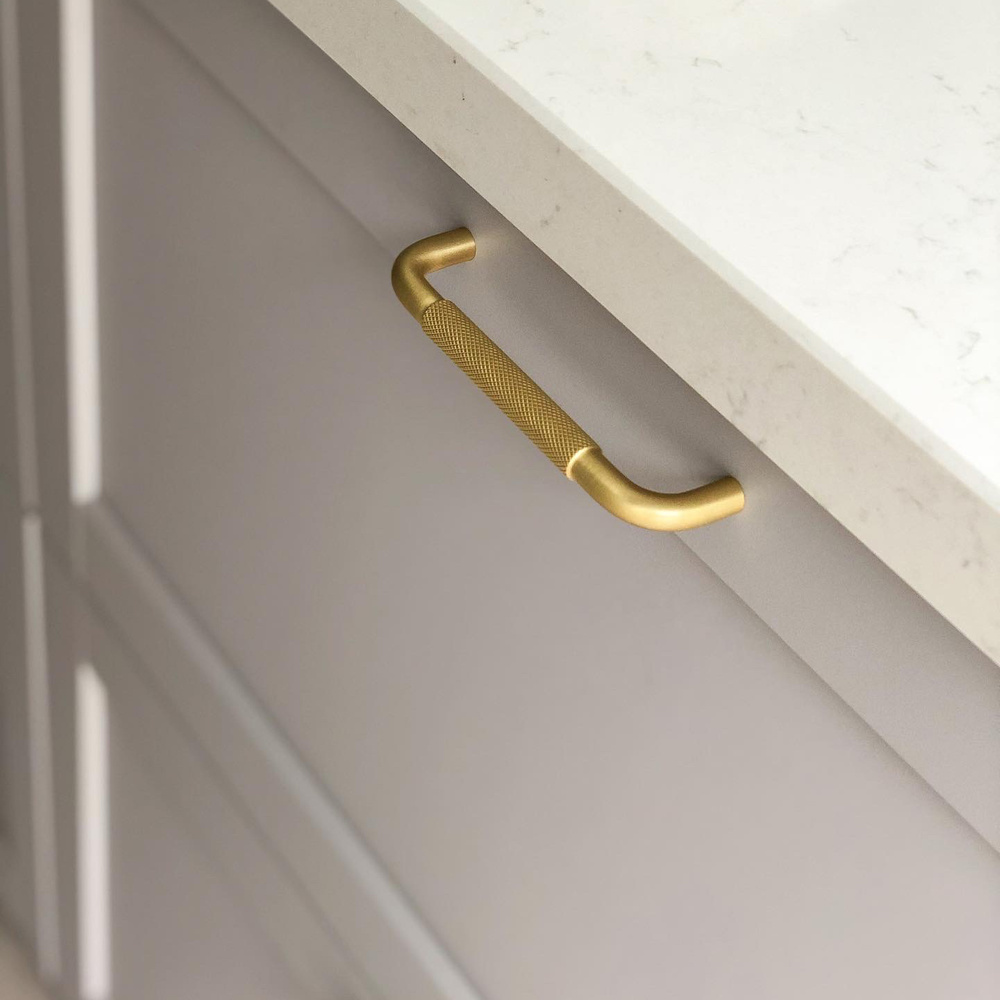 Krista 128 Brushed gold - Handle in aluminium