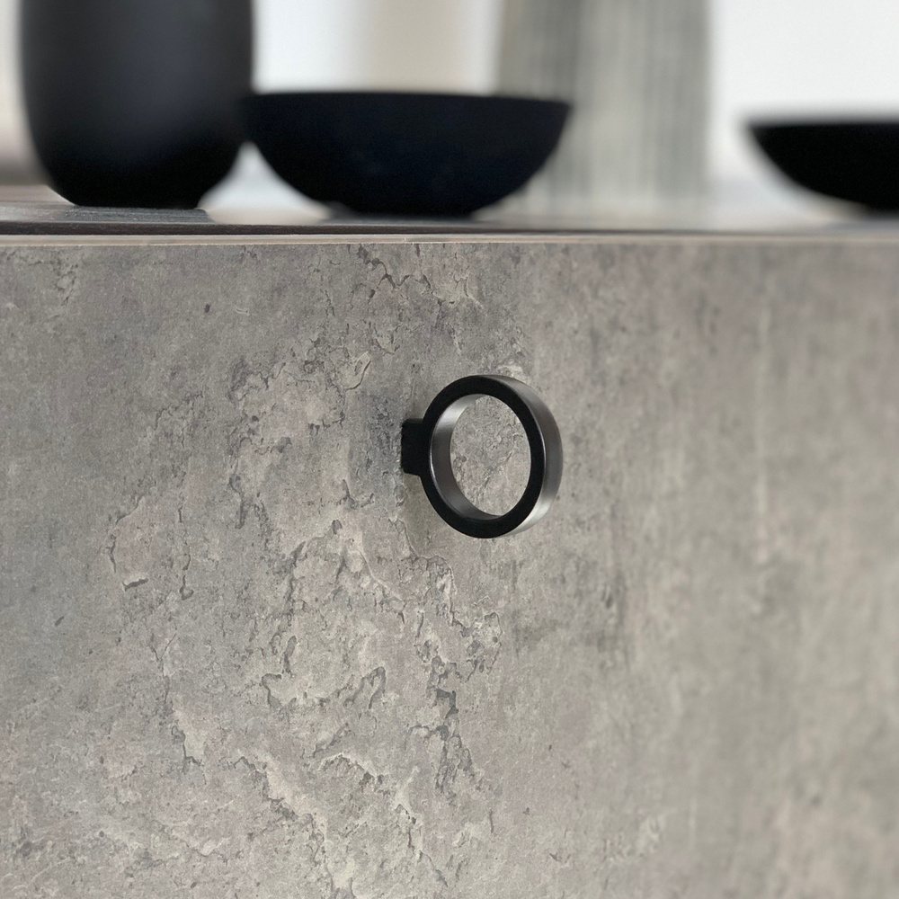 Stina 40Ø Shiny Brass - Knobs in steel