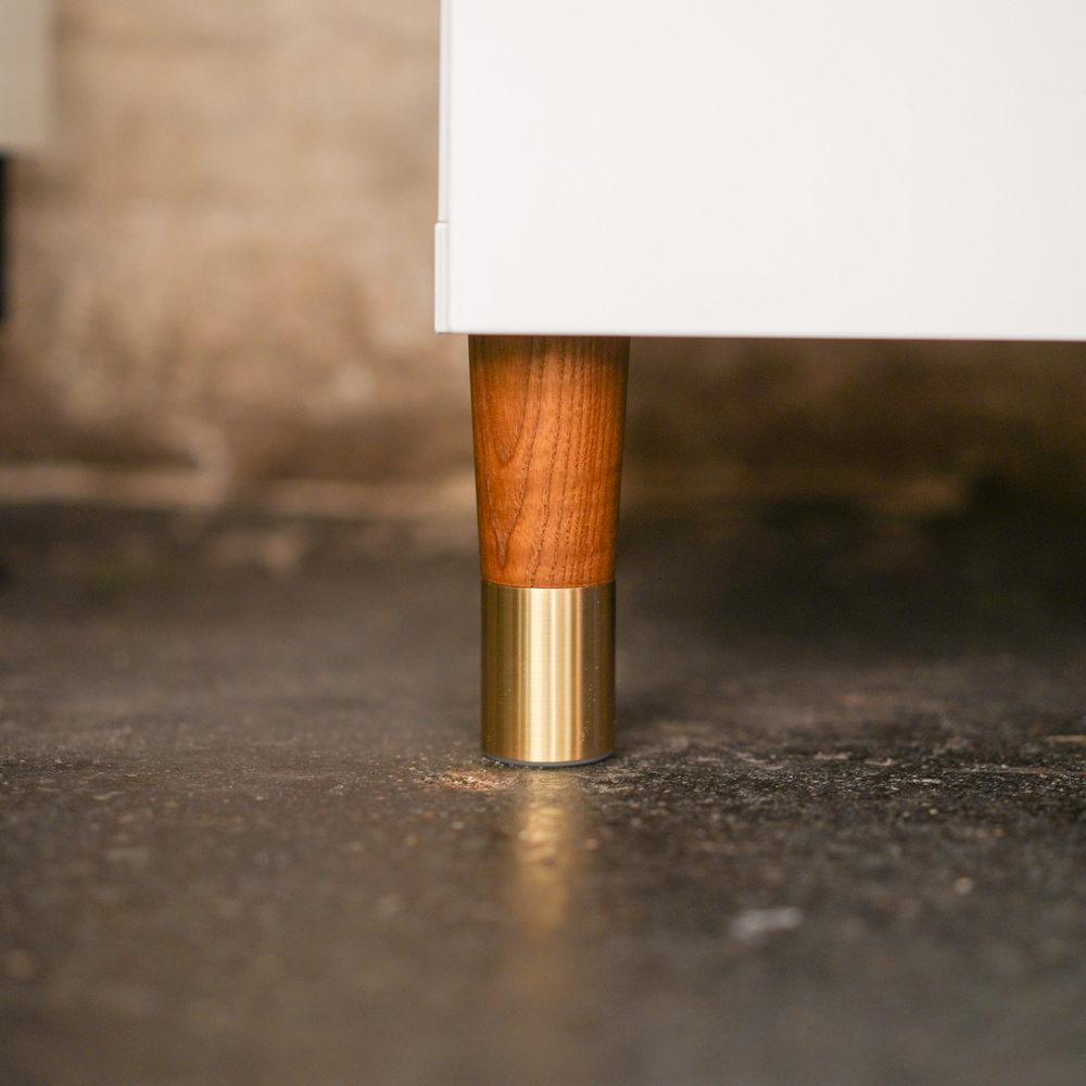 Estelle 120 Oak natural - Furniture leg in oak wood with brass toe